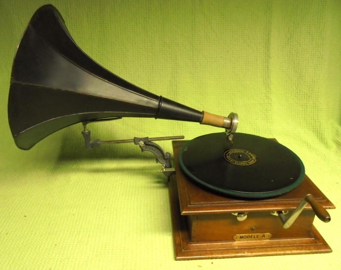 V18. Pathé Model A grammofoon